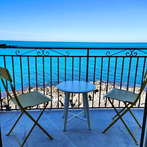 Coastal Seaview Suite & Central Balcony Street View Studio - Cefalú