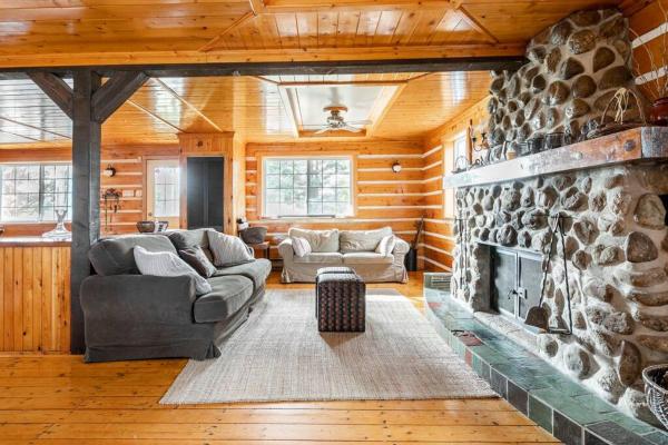 Country Cottage On The Banks Of The Red River - Mont-Tremblant