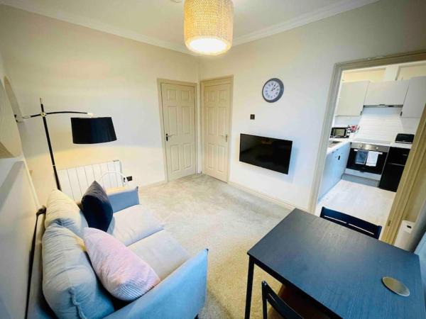 Newly Refurbished, Central Apartment With Permit Parking - Saltford