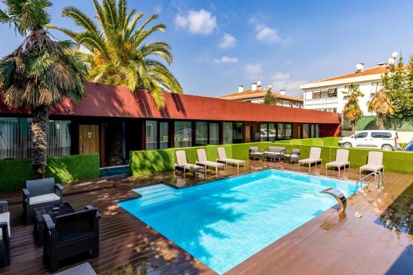 Garden Or Pool Side 1 Bedroom Apartment W/ Parking - Bakırköy
