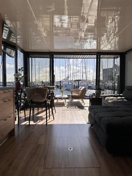 Hausboot Mit Motorboot - Heiligenhafen