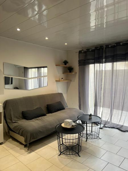 Villa Magali - Grau-du-roi - Appartement Climatisé T2 Hypercentre 20 M De La Plage - Le Grau-du-Roi