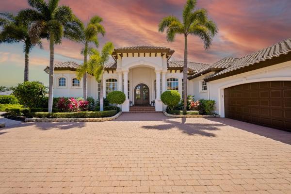 Luxury In Collingswood - Marco Island, FL