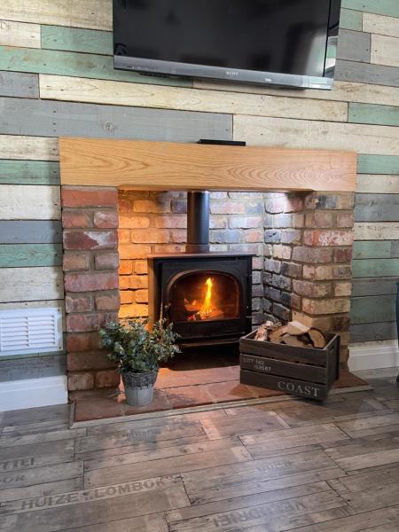 Den Of Joy Humberston Fitties Sleeps 6,hot Tub,log Burner - Cleethorpes