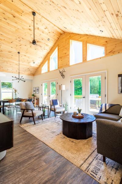 Modern Chalet W/ Firepit, Bbq, Fast Wi-fi, Dogs Ok - Kerhonkson, NY