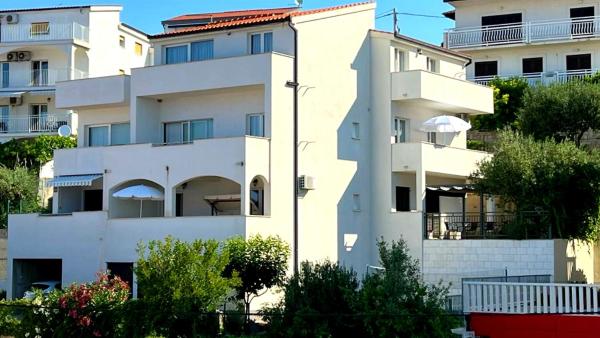 Apartments Dinko Podstrana - Podstrana