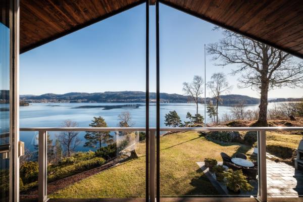 Villa Arboretet - Seaside Villa With Private Pool & Infrared Sauna In The Heart Of Arboretet, Bergen - Bergen Airport (BGO)