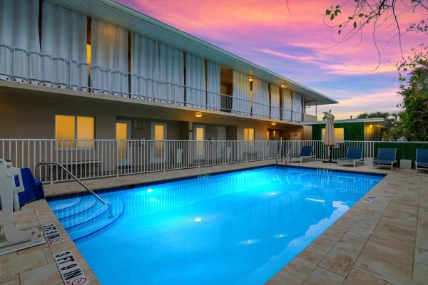 Aqua Breeze 811 - Naples, FL