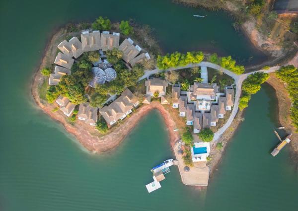 The Sanctuary Nam Ngum Beach Resort - Laos