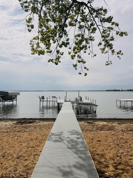 Sandy Feet Retreat On Big Spirit Lake - Spirit Lake, IA