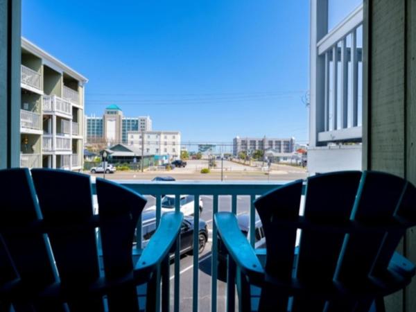 Life's A Beach - Walk To Everything In Historic Carolina Beach! Condo - Carolina Beach