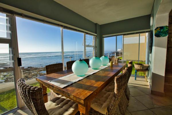 Atlantic Waterfront Cottage D3, 4 Bedroom, Sea View - Swakopmund