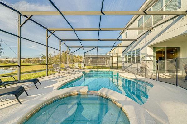 #371-stunning 6 Bed With Modern Decor, South Facing Pool And Spa Overlooking Water - Kissimmee, FL