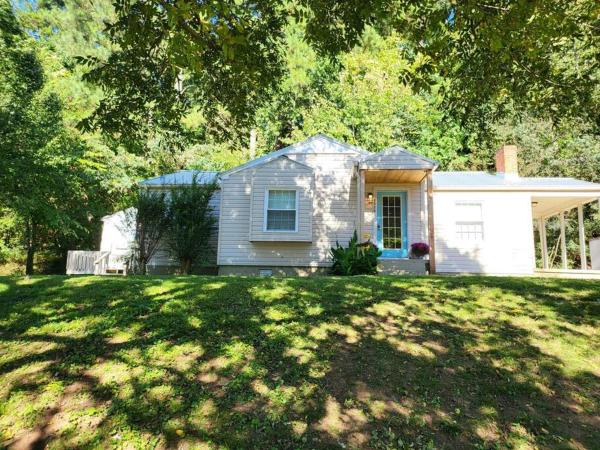 5. Cozy Cabin In Guntersville - Guntersville, AL