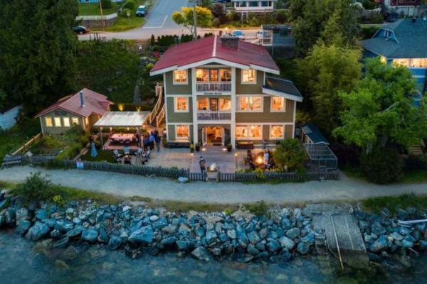 Iconic 3-story Waterfront 'Marina House' W/ View - Sunshine Coast Regional District, BC, Canada