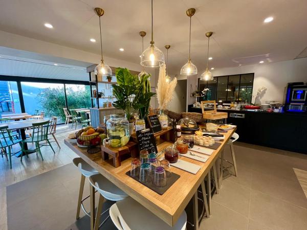 Campanile Orange Centre Sortie 21 Sur A7 A9 - Saint-Laurent-des-Arbres