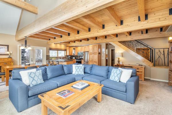 Huge Riverfront Deck, Walk Everywhere - Viking Lodge 100a Condo - Telluride, CO