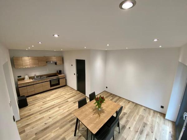 Wunderschöne 2,5 - Zimmer- Ferienwohnung Mit Terrasse Und Fernblick Im Vordertaunus - Schmitten