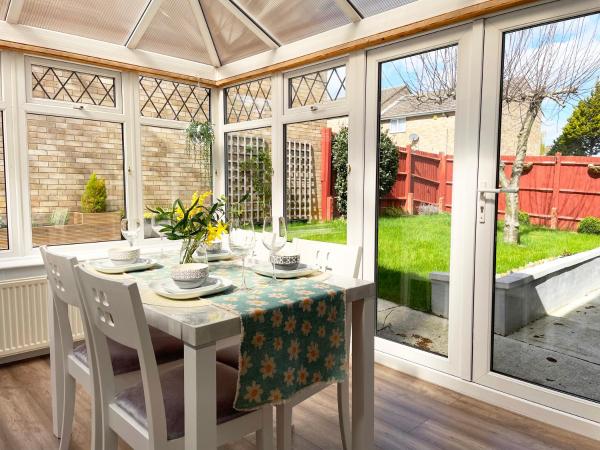 Bright, Airy & Beautifully Decorated 3 Bedroom Home - Bedfordshire