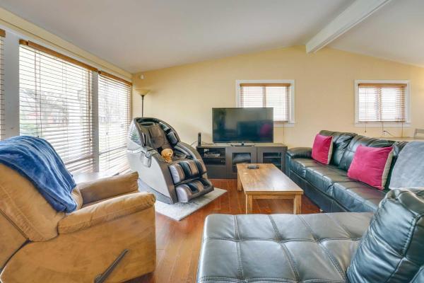 Bright Ann Arbor Home With Yard, 3 Mi To U Of M - Ann Arbor, MI