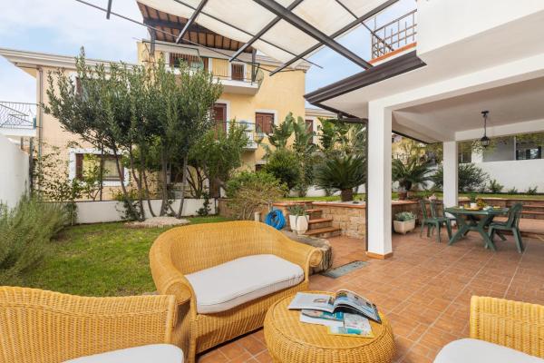 La Casa Sulla Piazza - Con Giardino - Santa Maria Navarrese