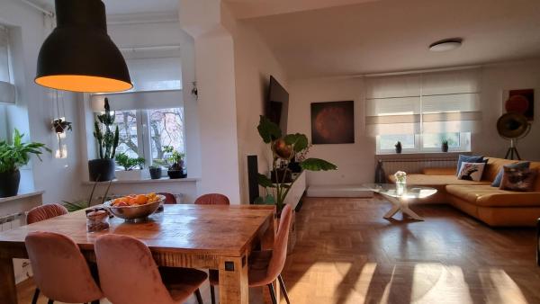 Charming Cottage W Yard, 2 Parking Spots & Ev Chrger - Zagreb