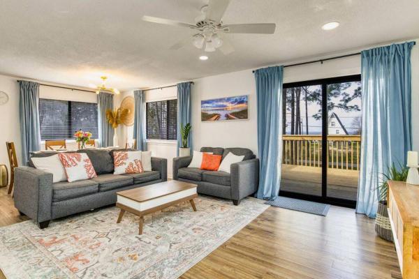 Woodsy Retreat, Steps To Bay - Hot Tub! - Pensacola Beach, FL