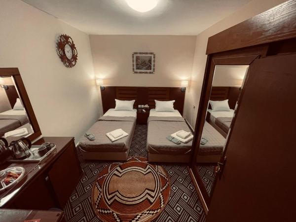 Plaza De Petra - Jordan