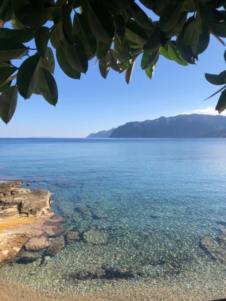 The Island House - Family Size Apt - Overlooking The Aegean - 3 Steps From The Beach - Crete