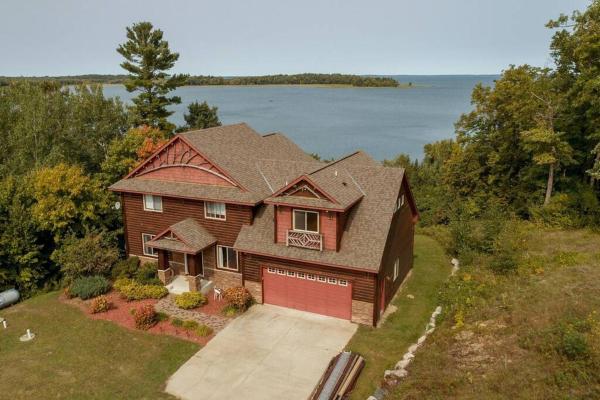Spacious Leech Lake Home On 2 Private Acres, 200' Of Lake Shore 15 Minutes To Walker With Boat Lift, Dock, Swimming, Fire Pit - Leech Lake, MN