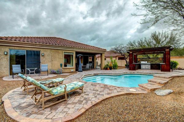 Luxe Couples Retreat With Pool And Outdoor Kitchen! - Phoenix, AZ