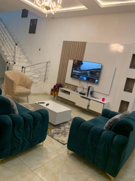 Jilles Apartments -4bedroomduplex24hrlight&security - Nigeria