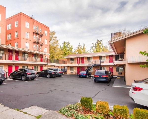 Econo Lodge Portland Downtown - Portland, OR