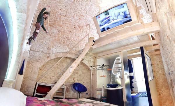 L'angolo Di Gaudì, Casa Milà - Noci