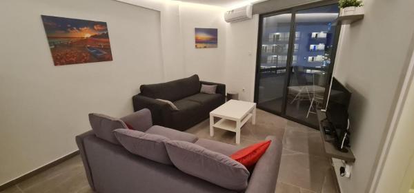 Prime Beachfront Apartment On Larnaca Finikoudes - Ларнака