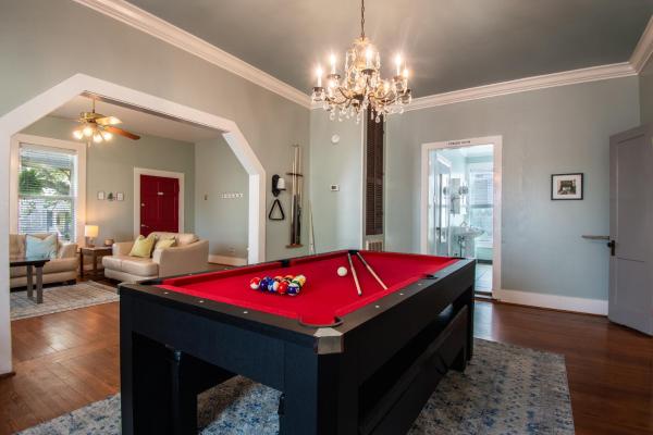 A Bended Oak Bungalow - Texas