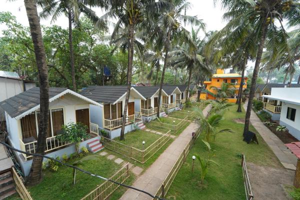 Sunset & Waves Resort, Mandrem Beach - Maharashtra