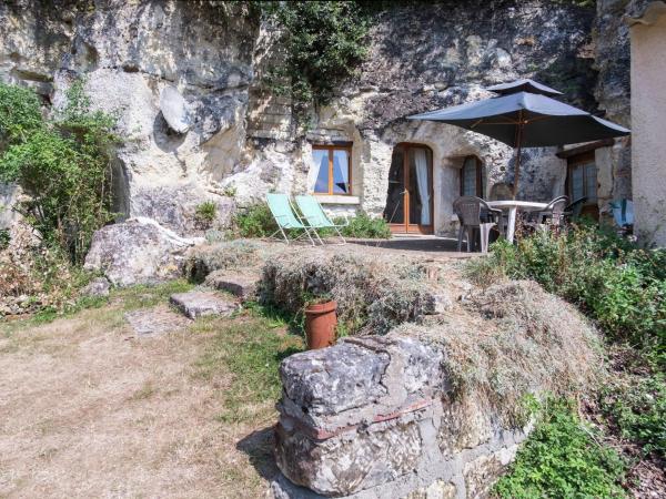 A Cave House With A Splendid, Historic Charm - Selles-sur-Cher