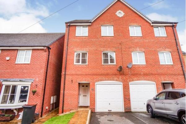 Bulkington & Coventry Lodge - With Peaceful & Serene Environment - Nuneaton