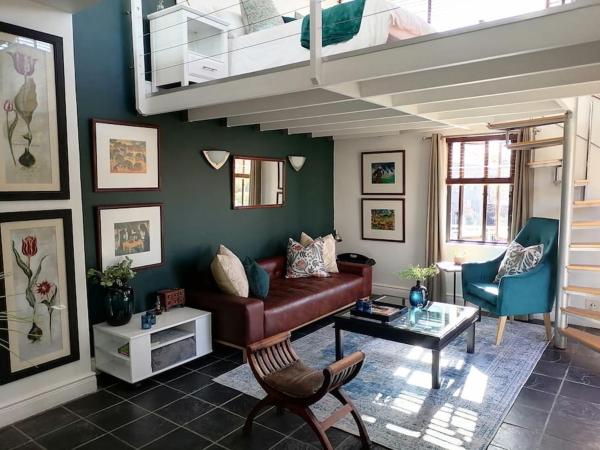 The Lookout Loft, A Short Stroll Into Town - Stellenbosch