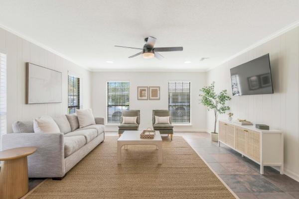 Updated & Centrally Located 3 Bed - Louisiana