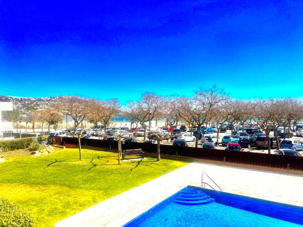 Beautiful Apartment 75m2 With View At The Beach, Pool, Parking - El Port de la Selva