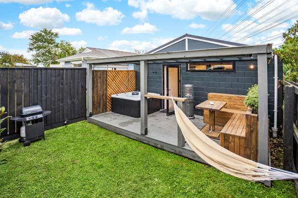 Studio Unit With Spa Bath - West Melton