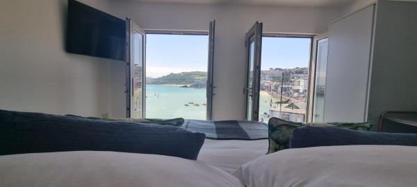 Chy Mor Apartment 2 - Stunning Sea Views On The Harbour - St Ives