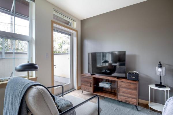 Wallingford Studio W Pets Wd Nr 99 I-5 Sea-563 - Seattle, WA