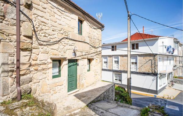 2 Bedroom Amazing Home In Muros - Muros