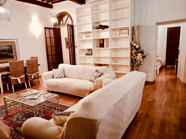 La Piccola Atene Agorà Centro Storico Pietrasanta - Marina di Pietrasanta