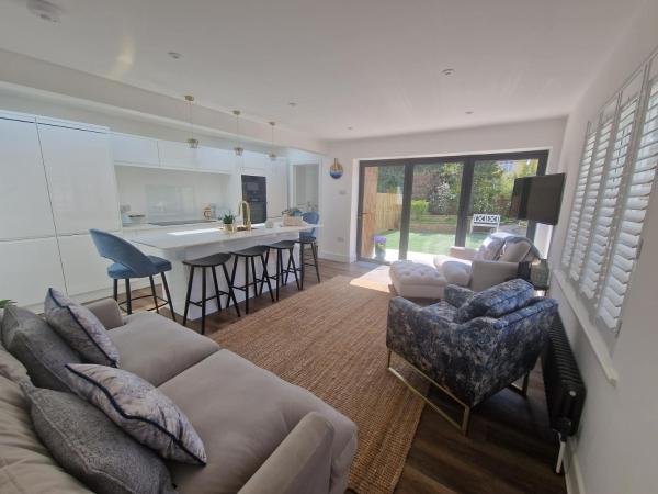 Seaside Apartment, Parking, Private Garden, Walking Distance To Southbourne Beach - Christchurch, UK