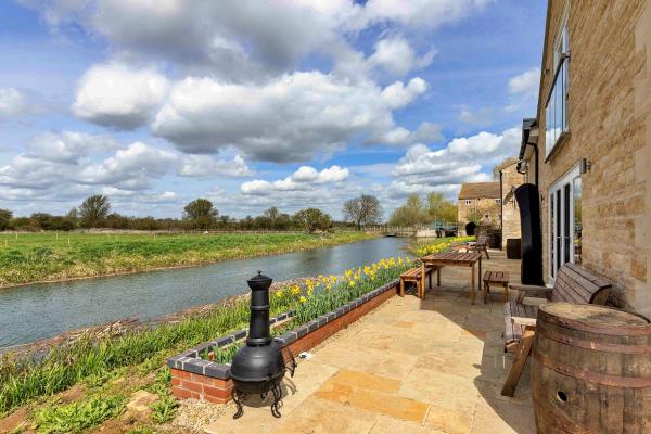 Finest Retreats - The Holt - Burghley House