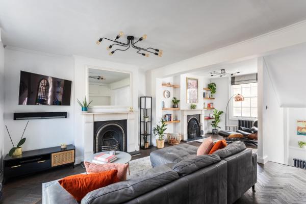 Stunning Townhouse With Large Roof Terrace - London